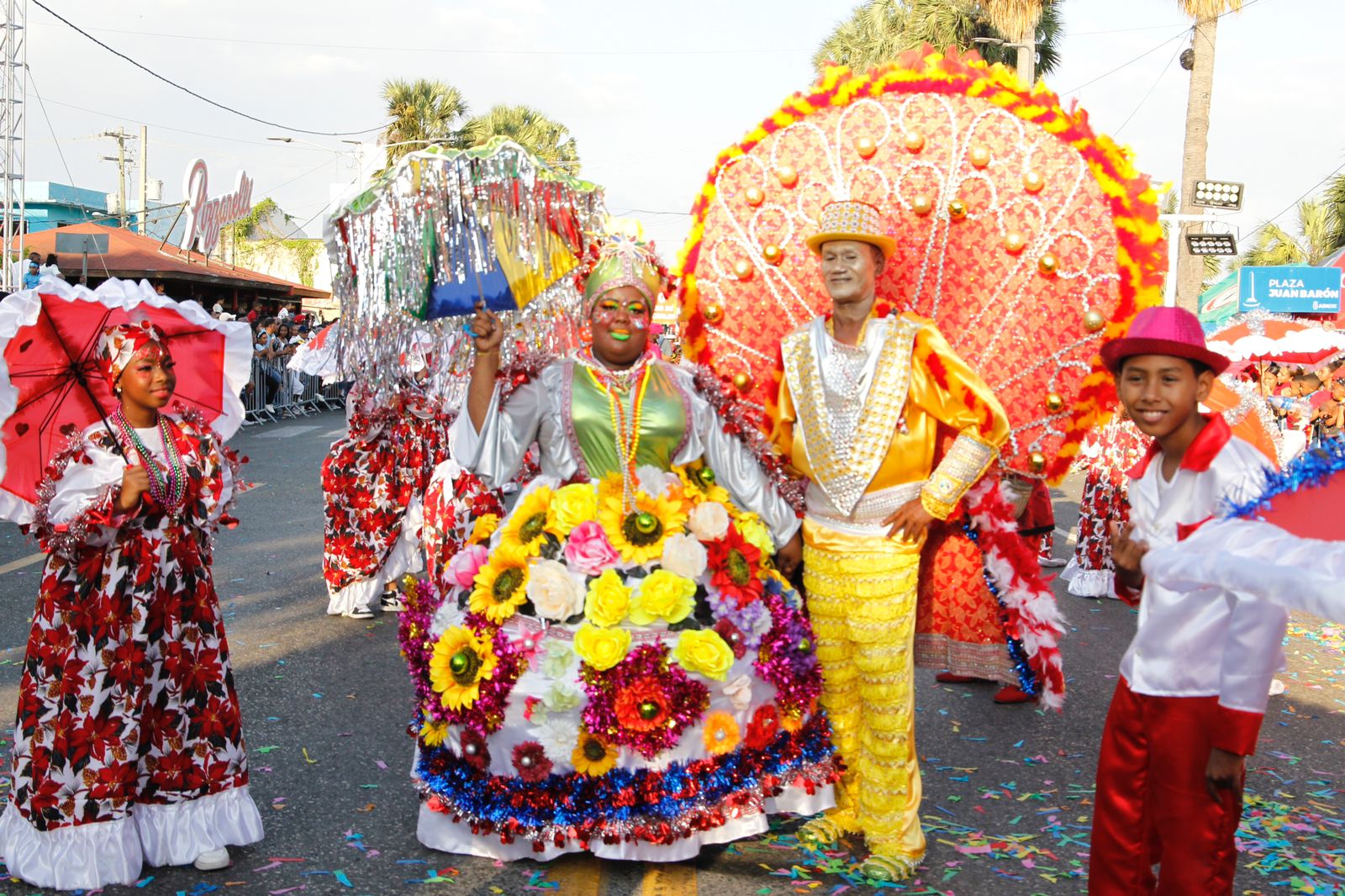 Distrito Nacional celebra su carnaval – Tras los Famosos